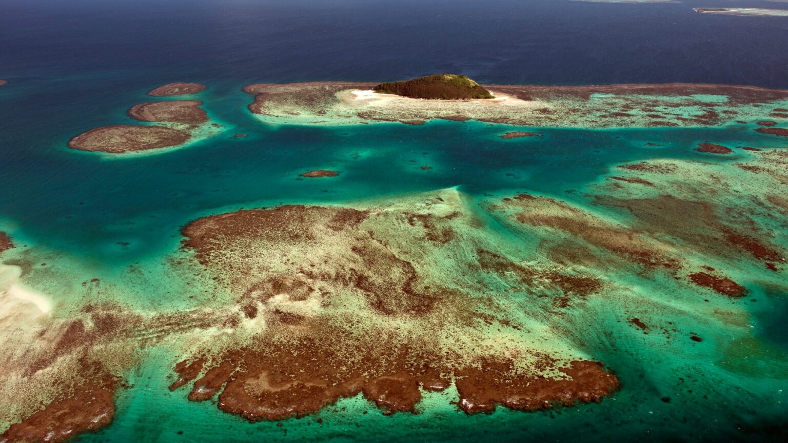 Historic discovery of a sunken continent: it has population and new ...