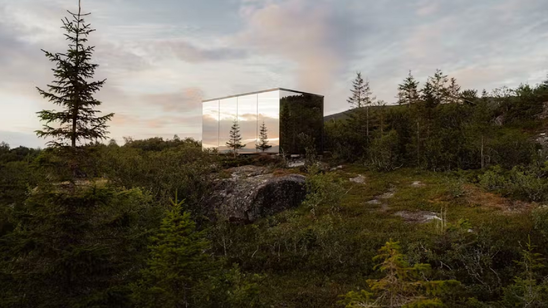 New mirror prefab house that disappears into the forest: American ...