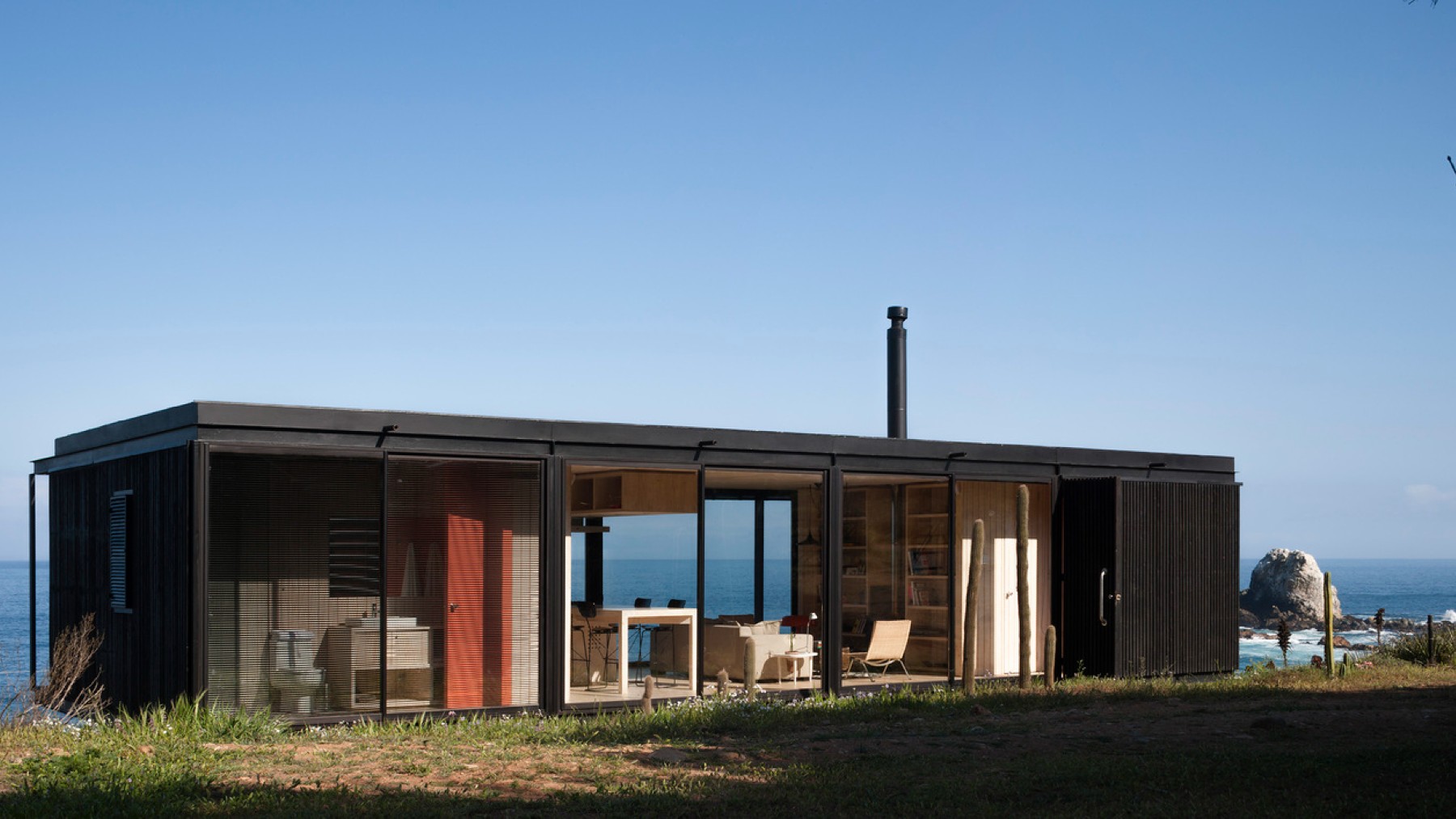 The 1400 ft² prefab house inspired by the sea: you won't believe what ...