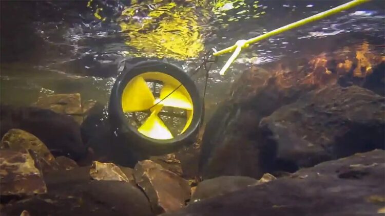 This wheel transforms water into electricity: This is how you generate ...