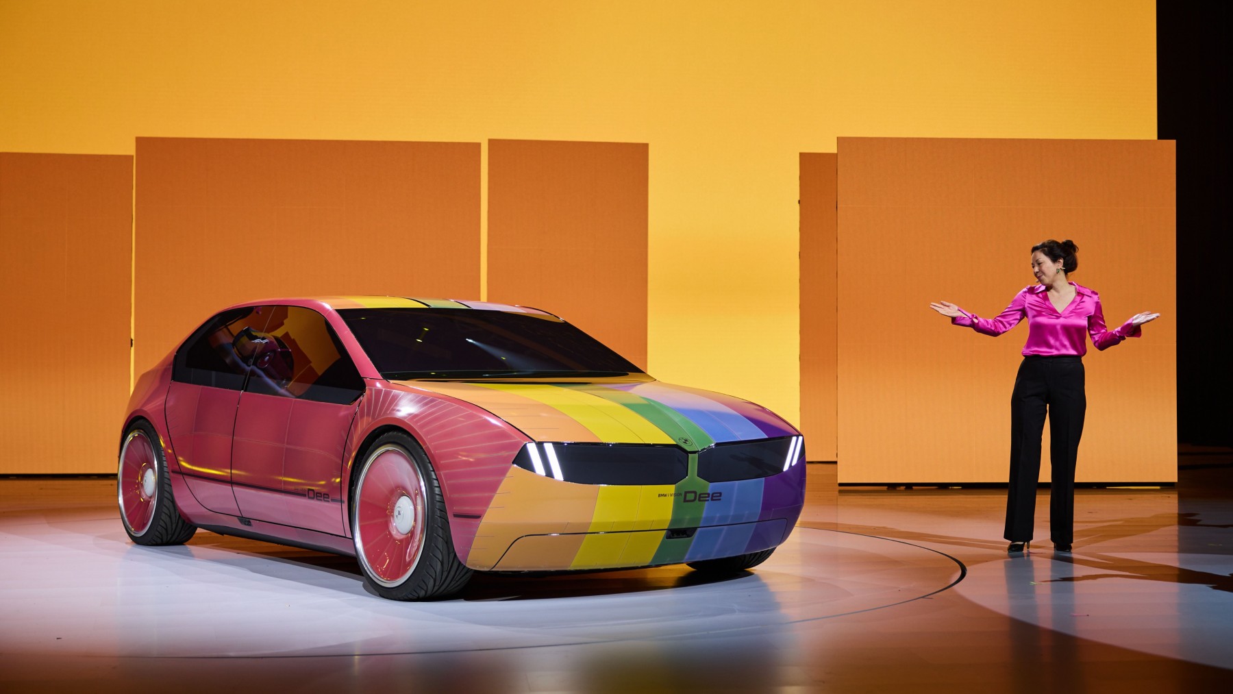 BMW finally unveils its secret project: The color-changing car at the ...
