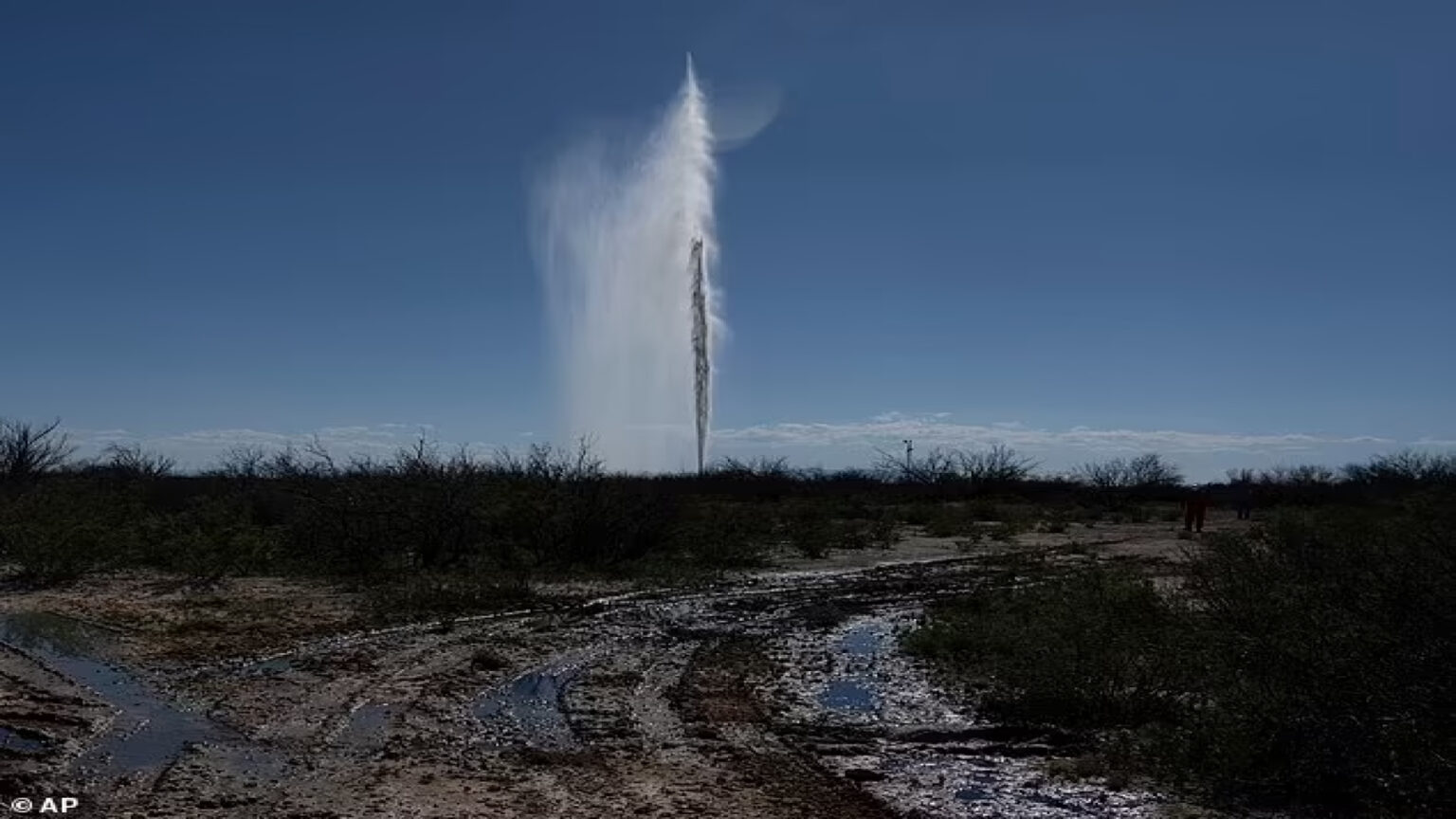This 100-foot geyser breaks ground in America: The problem is what lies ...