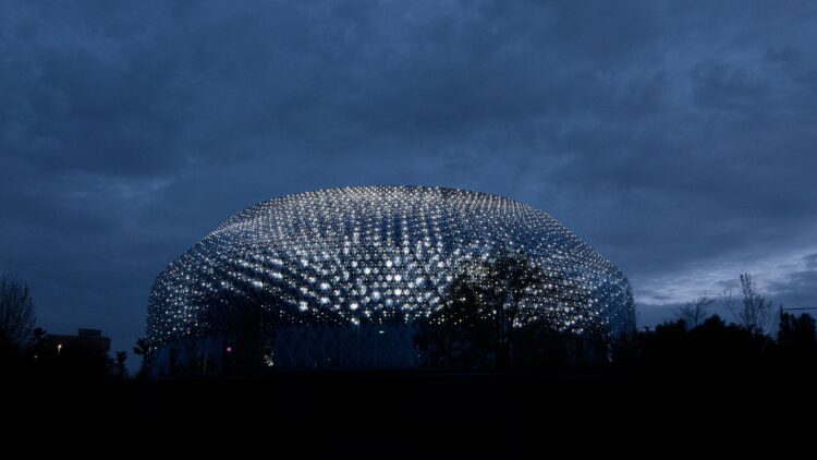 Revolutionary Solar-Powered Pavilion: How 10,000 Modules Are Redefining ...