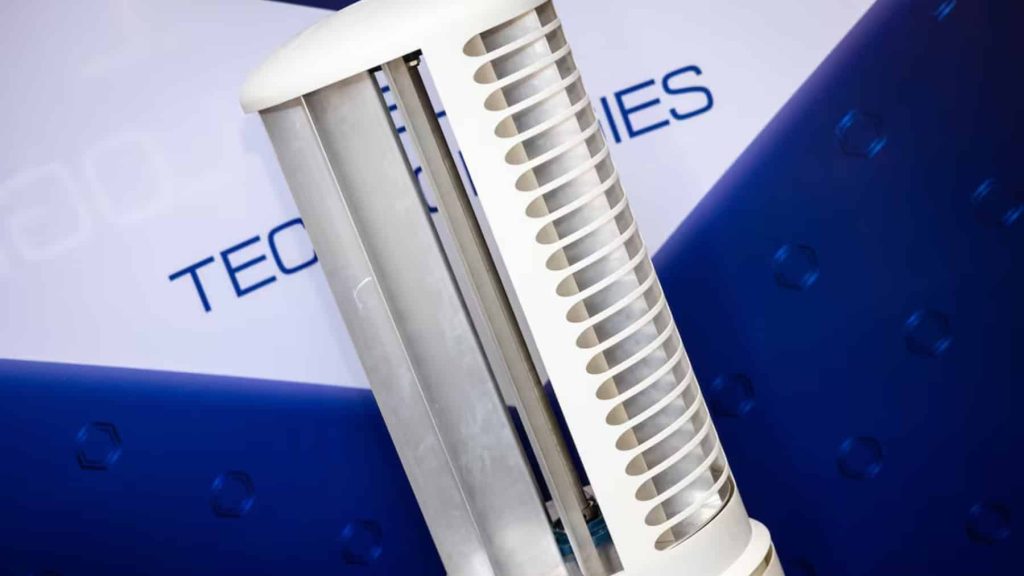 Goodbye to rooftop giants — This 0.75 m turbine powers a household secretly