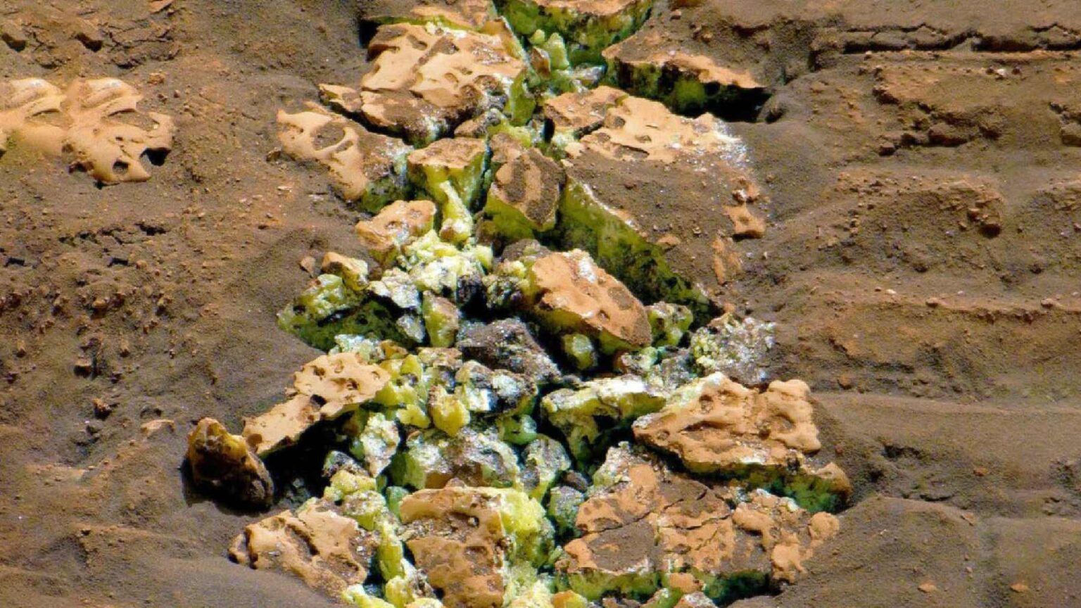 Curiosity drove over a rock on Mars, accidentally breaking it, and what ...