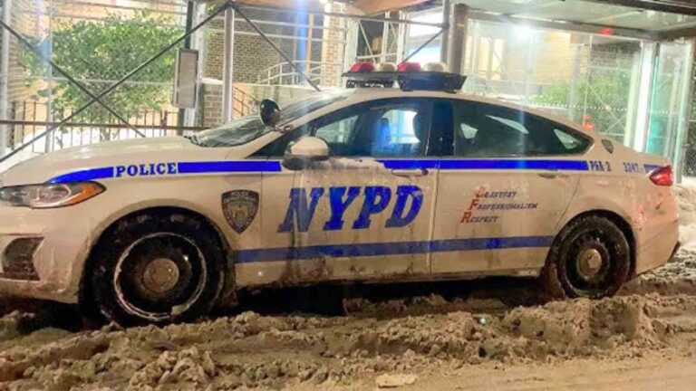 New York buried under 40 centimeters of snow… and another storm just as ...