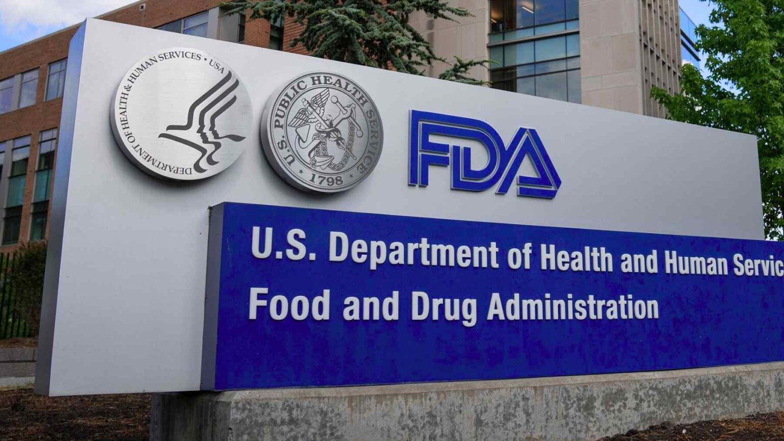 Say goodbye to reading glasses with just one drop a day: the FDA ...
