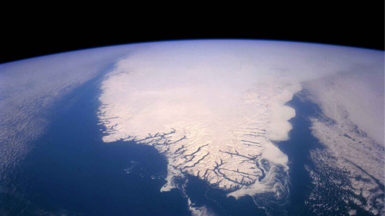 Arctic ice melt is reshaping the polar vortex, and researchers warn the ...