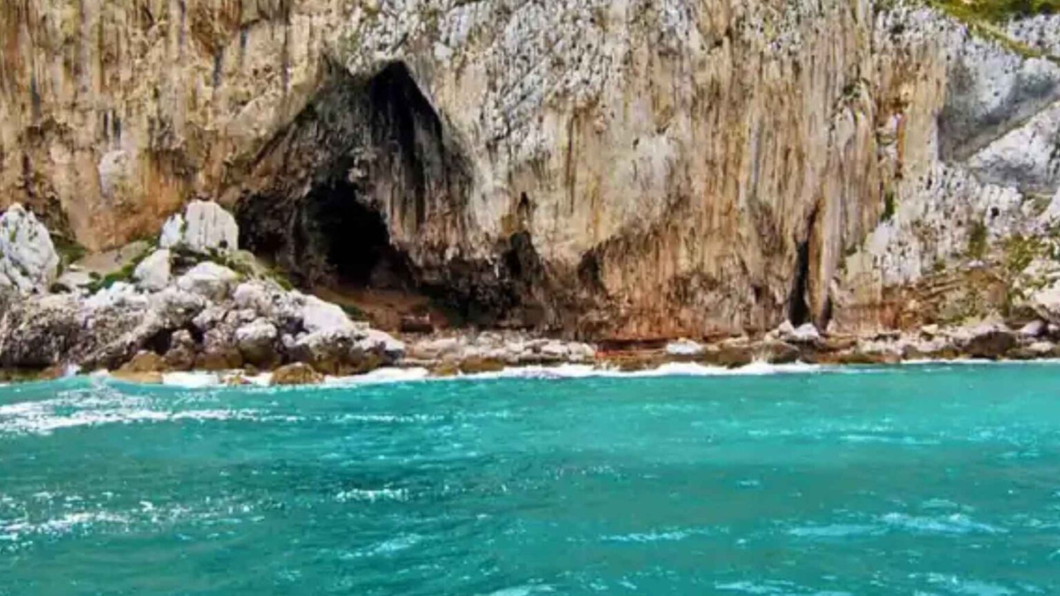 Archaeologists opened a cave sealed for 40,000 years in Gibraltar and ...