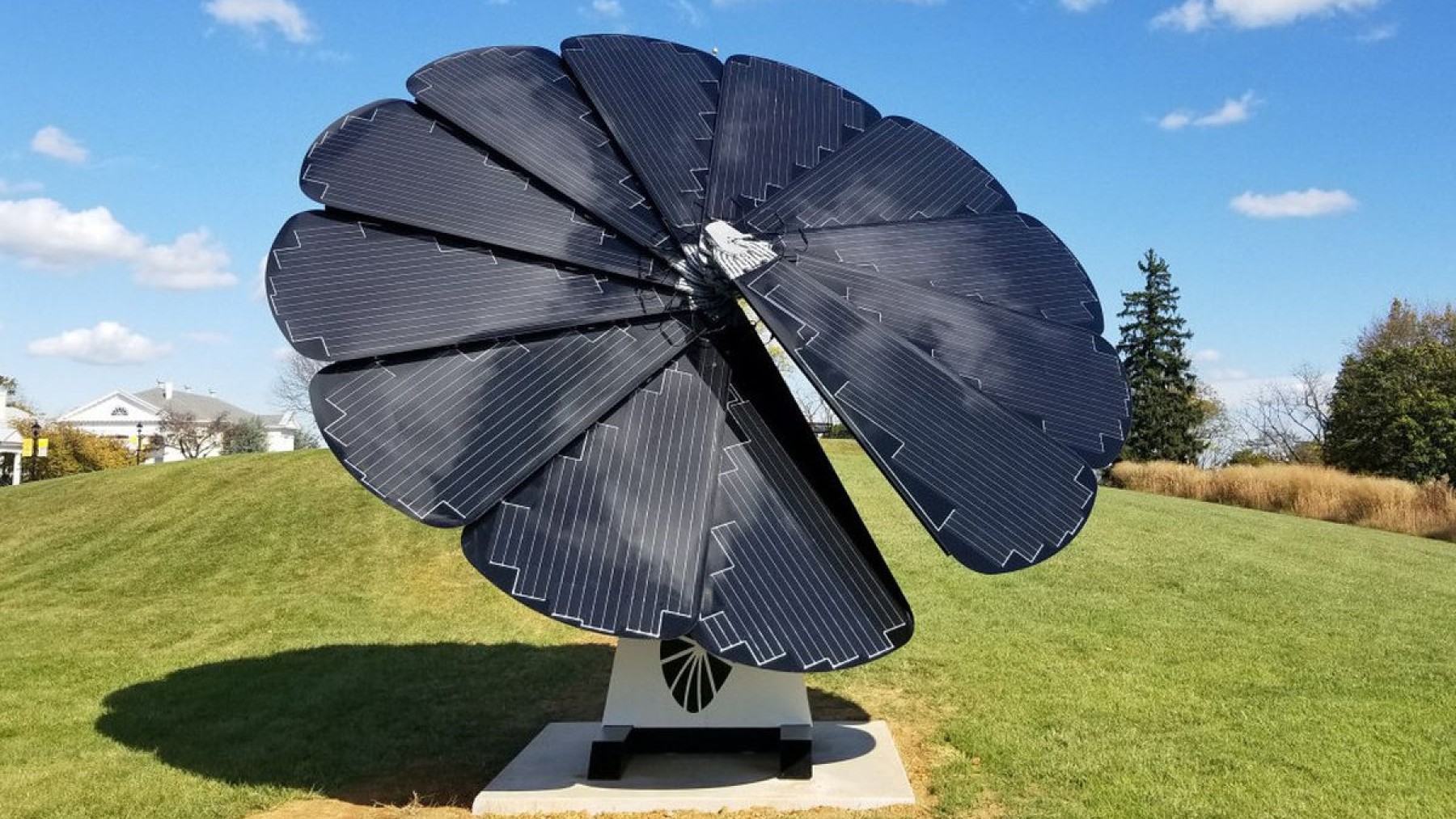 El primer panel solar «girasol» de la historia: es español y lo puedes ...