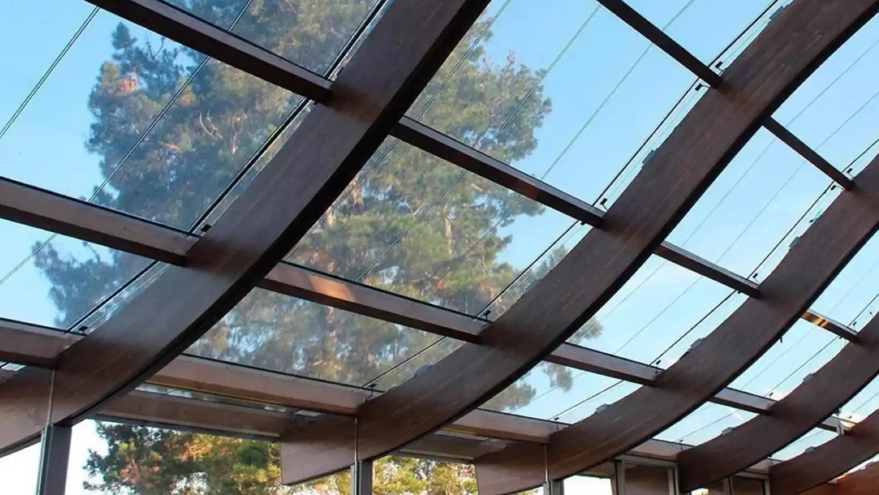 Así es el panel solar de vidrio que sigue al Sol: 40 % más eficiente y ...