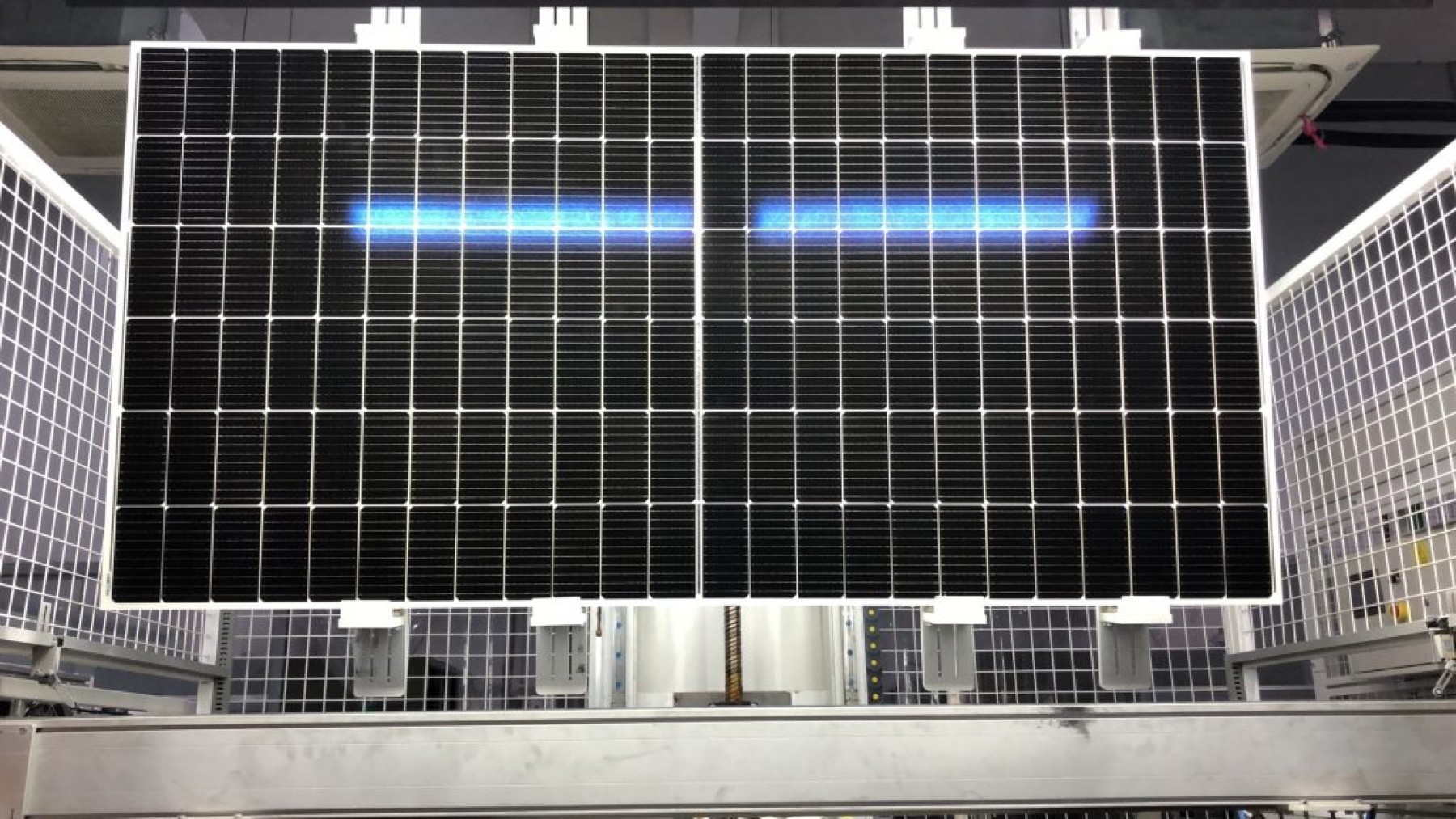 Este es el panel solar para autoconsumo más eficiente: 740 W y un 27 % ...