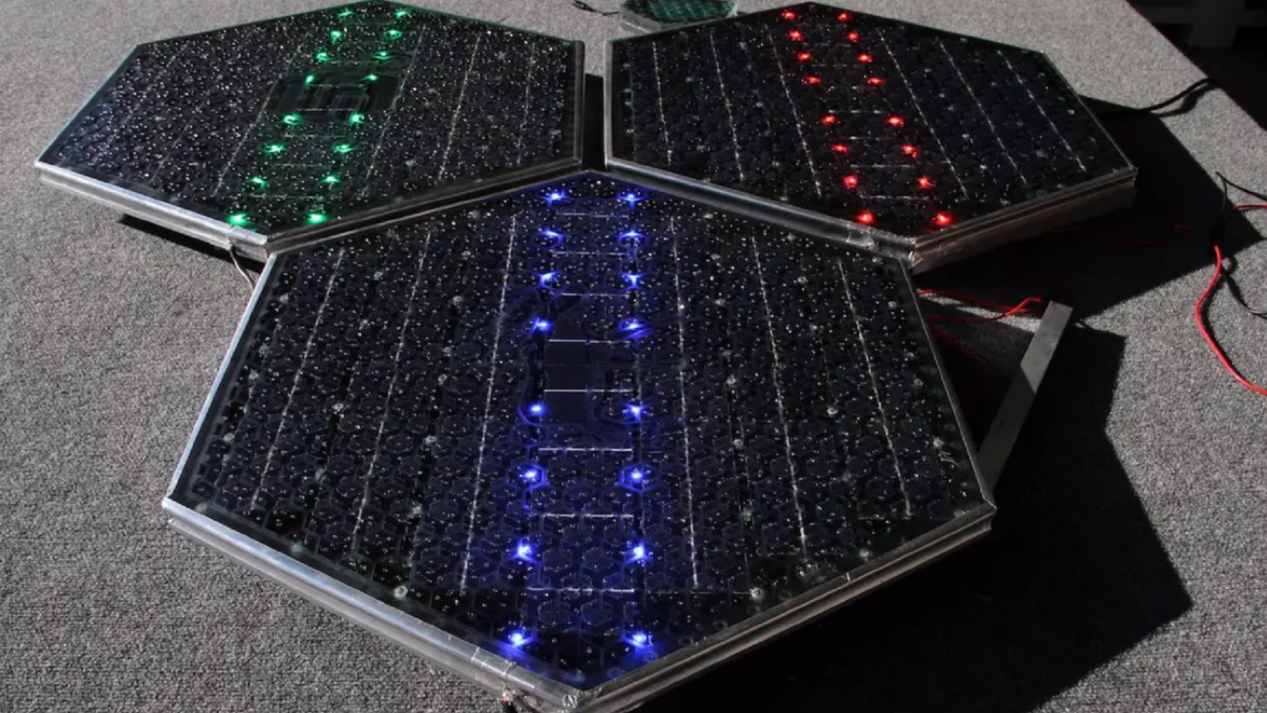 El panel solar hexagonal que funciona de noche: el espejo que iluminará ...