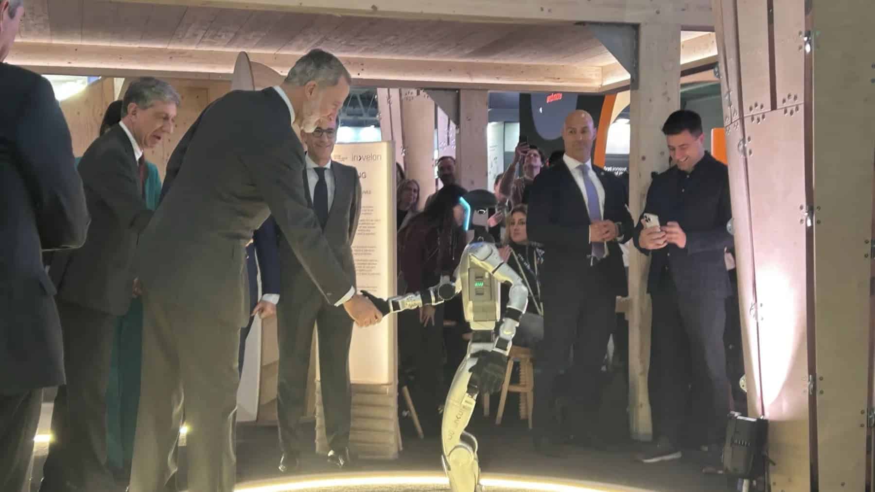Un robot humanoide conquistará los hogares de España, ya saludó al Rey ...