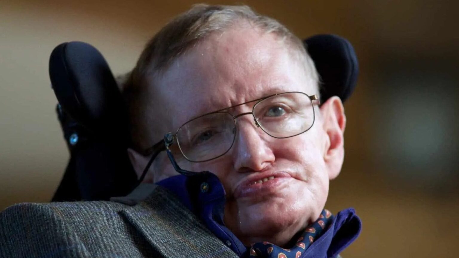 Stephen Hawking: “Por muy difícil que parezca la vida, siempre hay algo ...