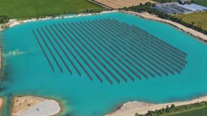 Alemania instala paneles solares verticales sobre un lago y el ...