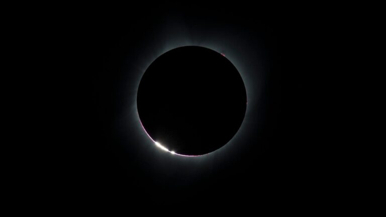 Mientras toda España está pendiente del eclipse solar del 12 de agosto ...