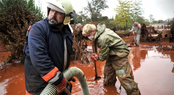 El vertido tóxico de lodo rojo llega al río Danubio