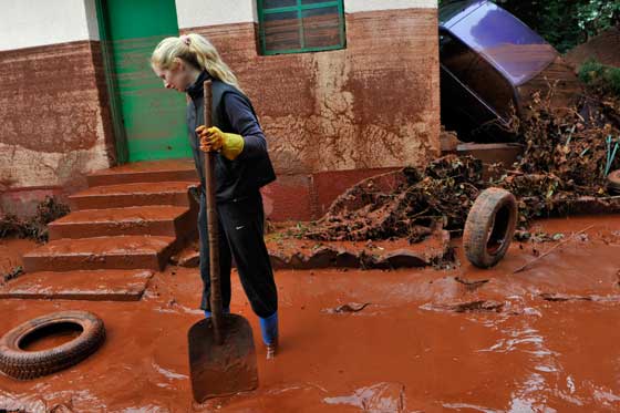 La planta causante del vertido de lodo rojo reanuda su actividad
