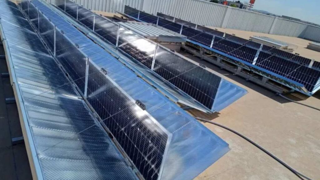 El misterio de este panel solar vertical: genera más energía, pero los ...