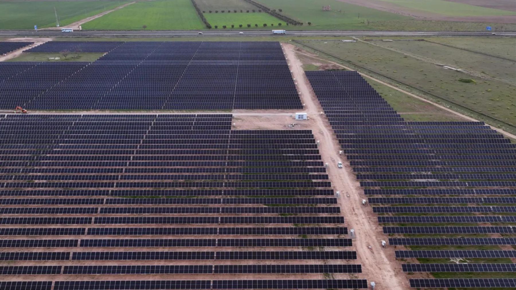 España ha convertido este pueblo en un panel solar gigante: 76 000 ...