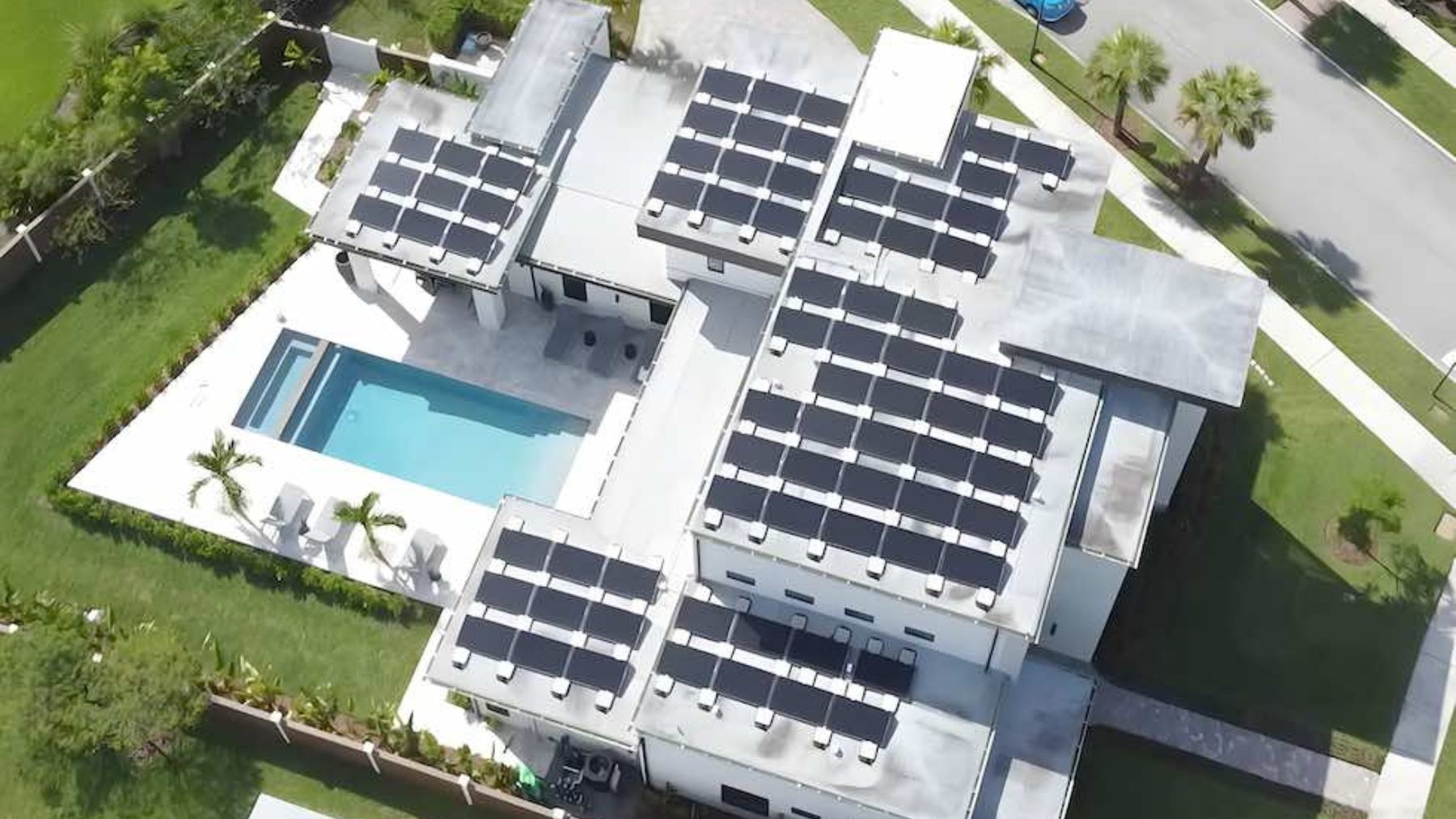 España se pasa con la energía: ha techado esta ciudad de paneles solares