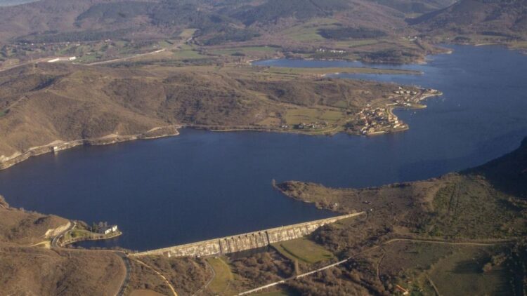 España mira hacia este embalse: está a punto de rebosar, y es una ...