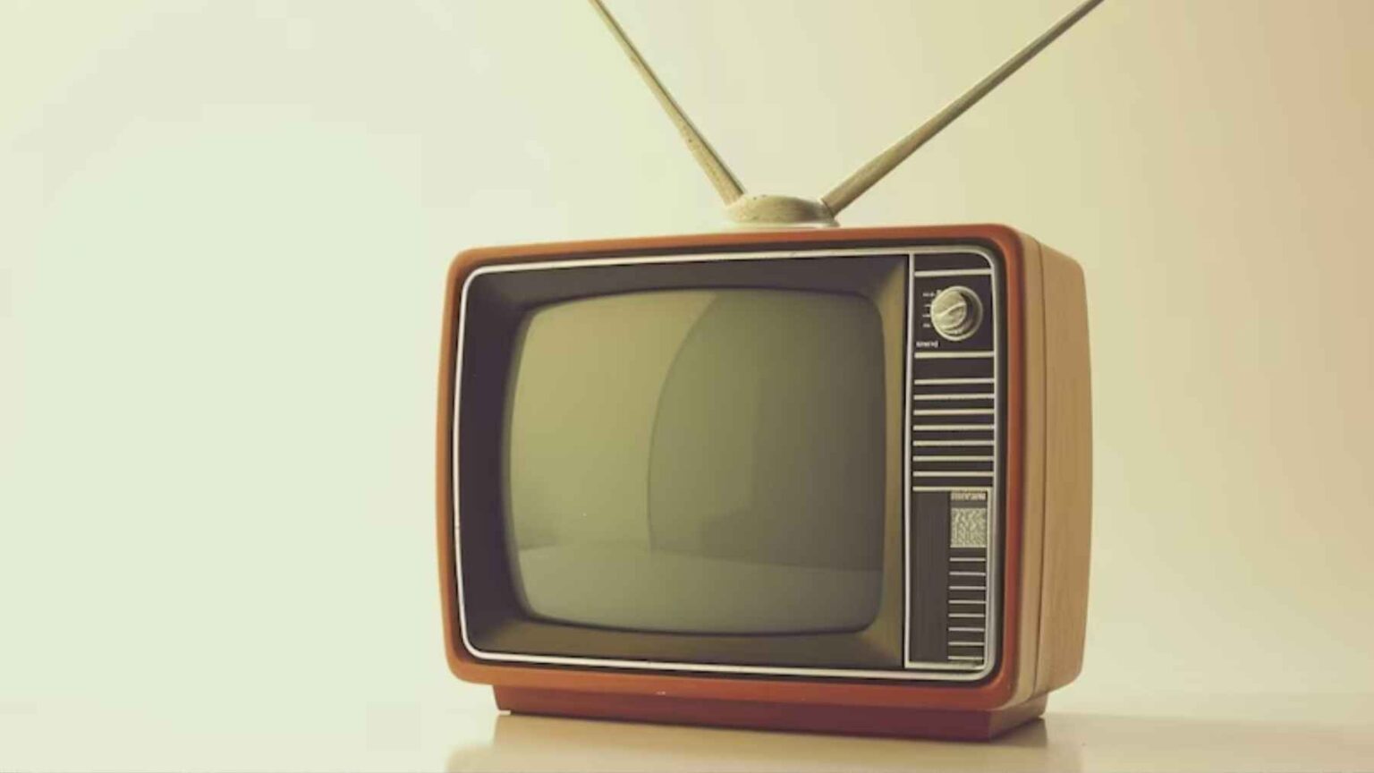 La nueva tendencia con los televisores viejos: ya no se tiran y se ...