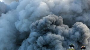 El humo de incendios forestales y salud desata una crisis silenciosa en ...