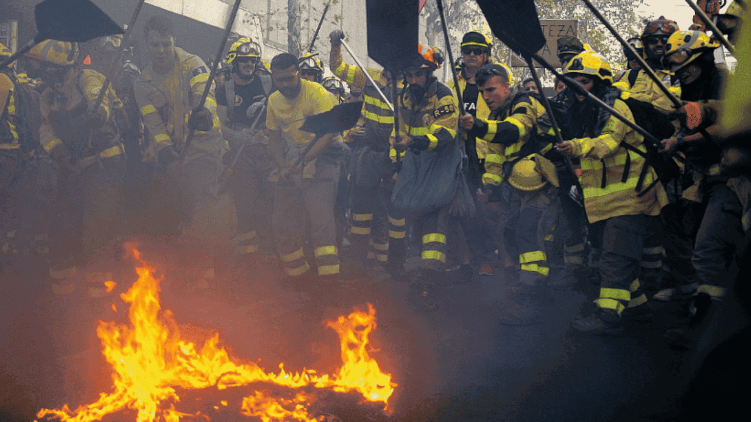 Los bomberos forestales exigen más protección laboral ante un verano ...